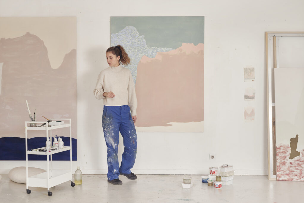 Alba Suau en tonos tenues, deambular antes de pintar