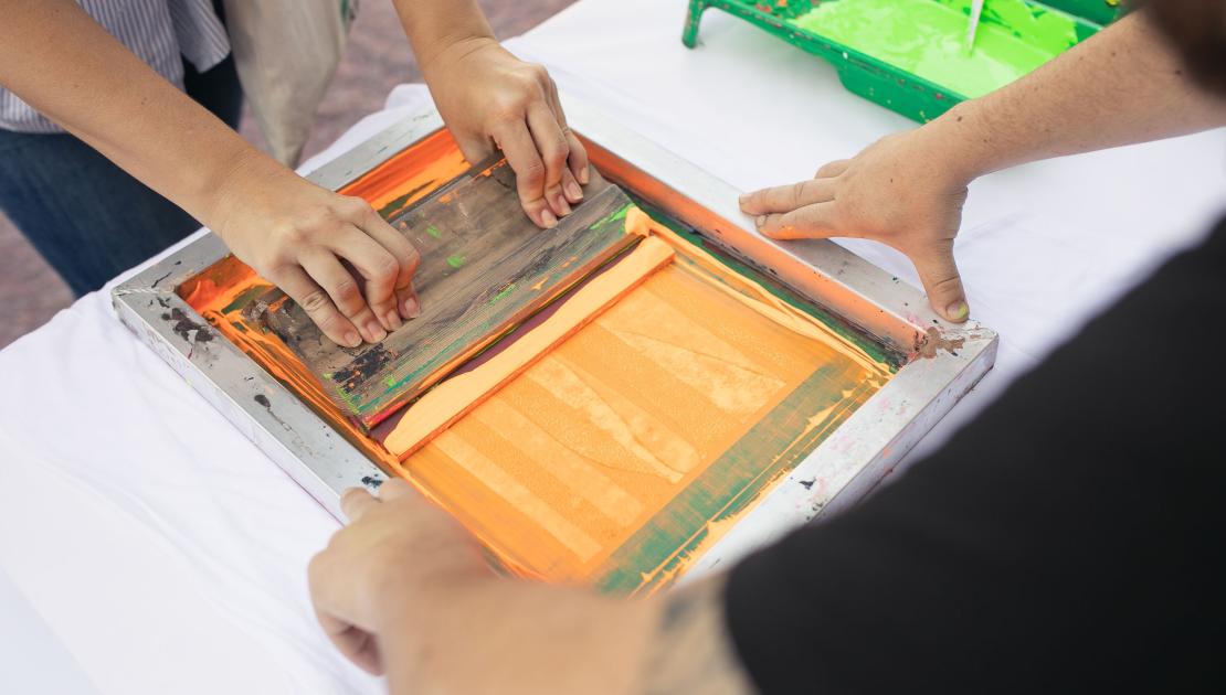 El colectivo Trueno ofrece taller de serigrafía en el CGAC